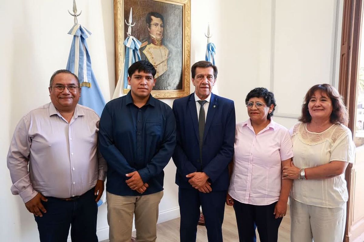 El gobernador Sadir recibió al joven jujeño destacado en una ...