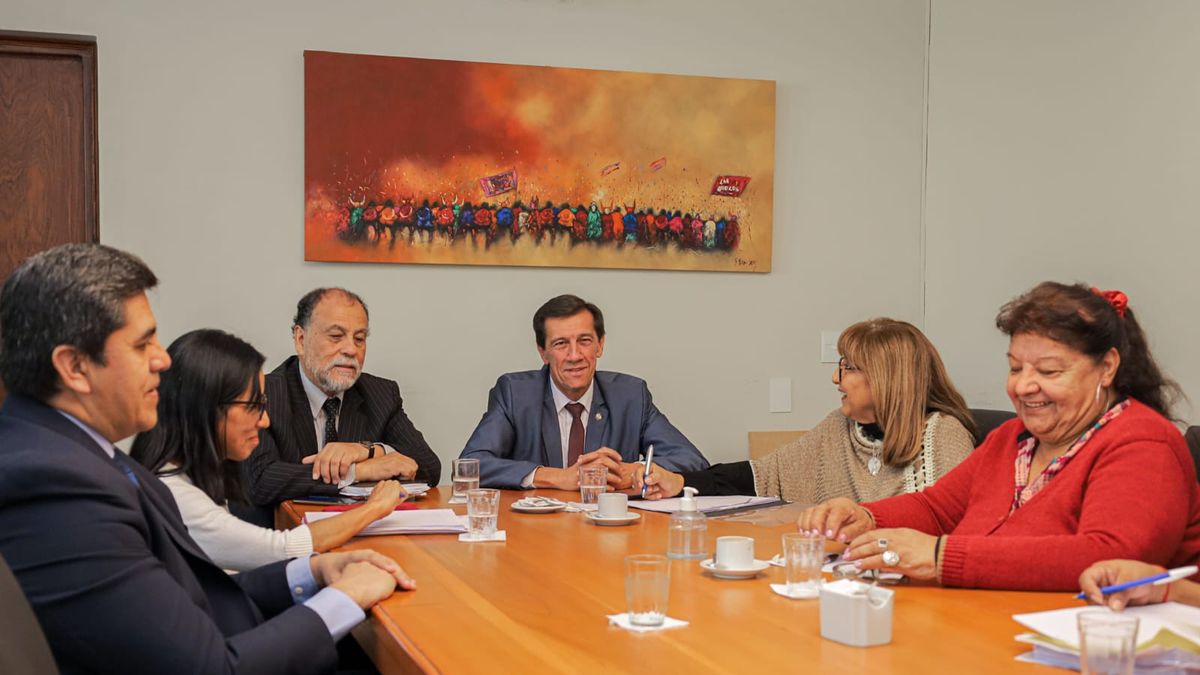 Sadir y los gremios continúan en la mesa de diálogo