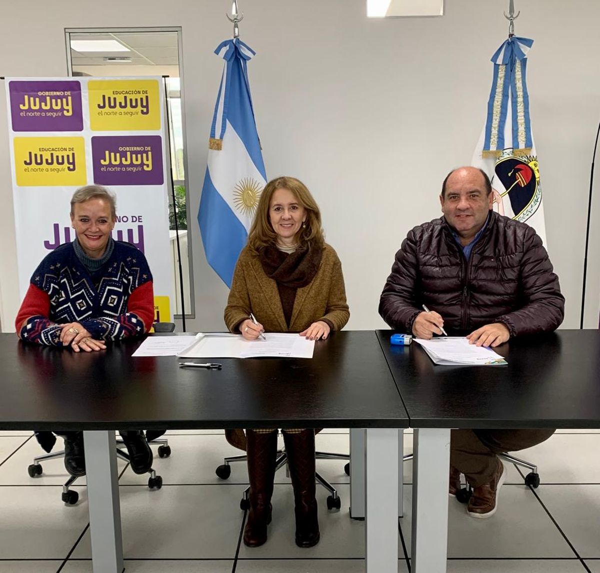 Firma de contratos para la construcción de nuevas obras educativas de ...